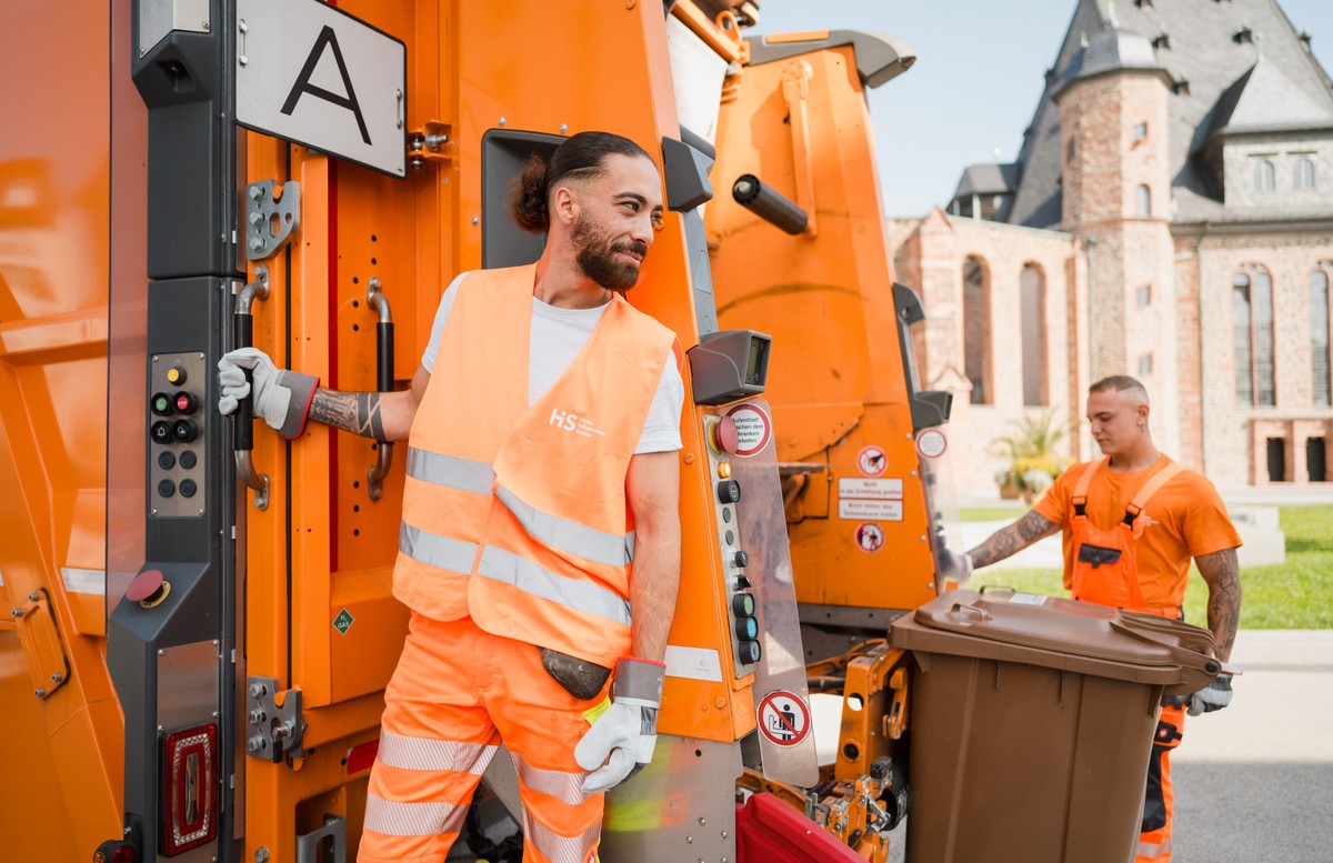 Hanau stellt Abfallkalender 2026 online bereit: Änderungen bei Touren ...